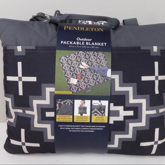 Pendleton | Bedding | Pendleton Packable Outdoor Blanket W Carrying Strap Pockets Nwt Water ...